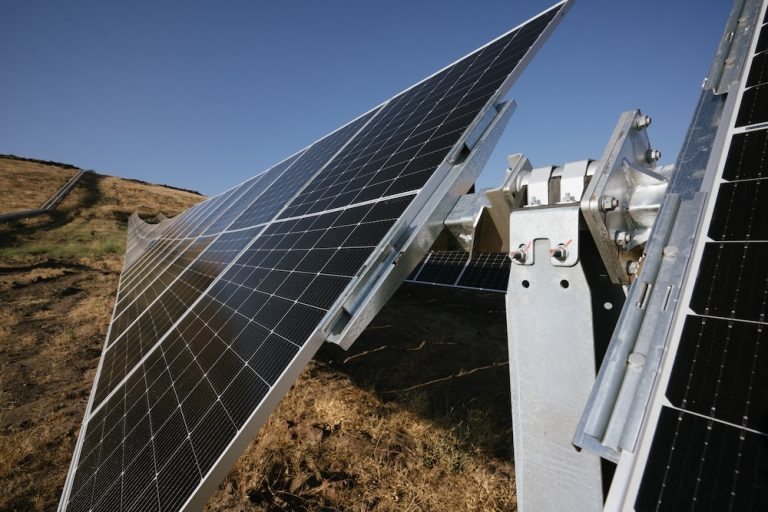 3 Advantages of Single-Axis Solar Trackers for Solar Farms - Nevados